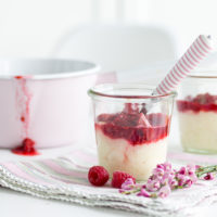 Glück zum Löffeln - Grießpudding mit Rhabarber-Himbeer-Kompott • House ...