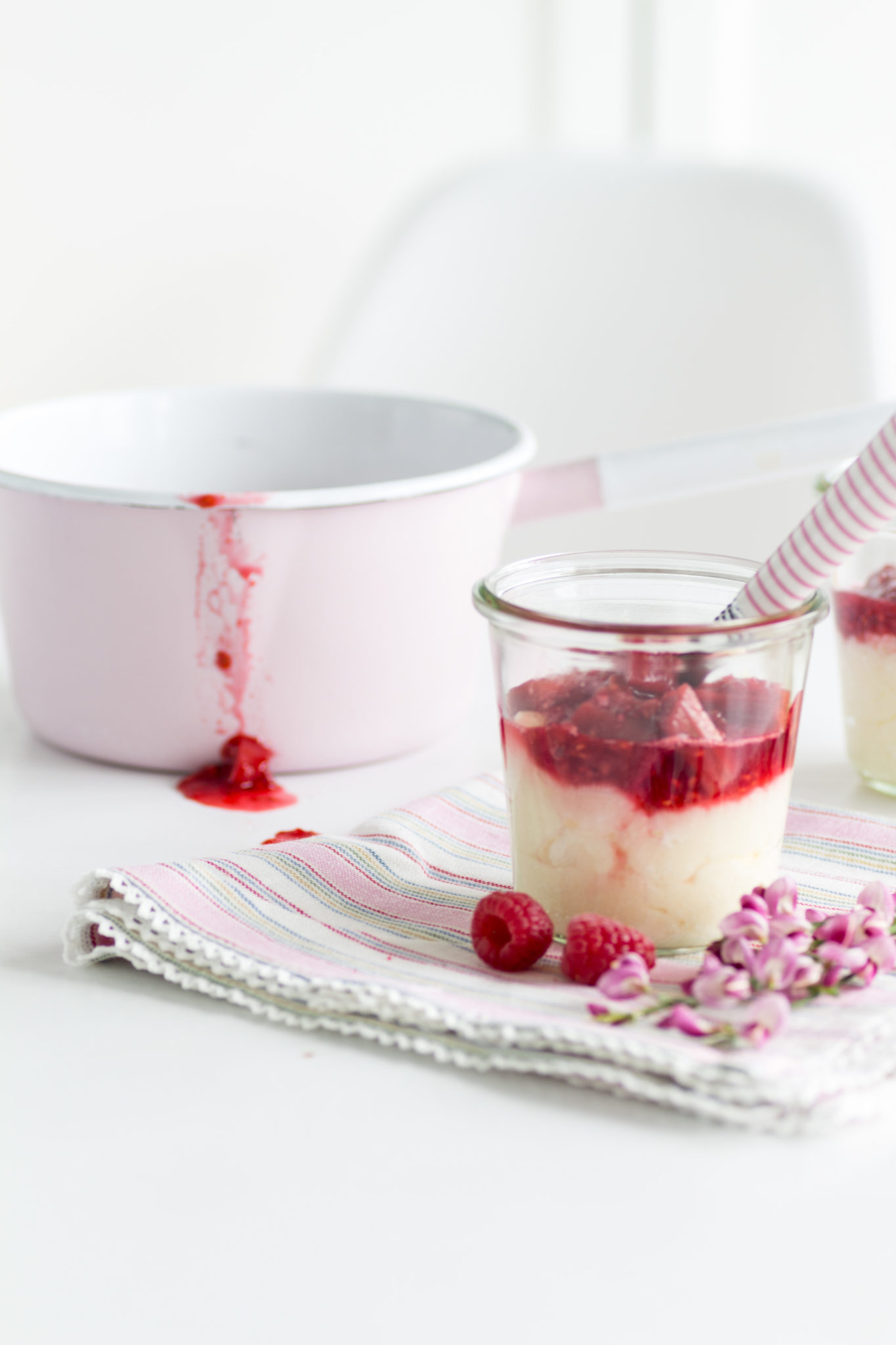 Glück zum Löffeln - Grießpudding mit Rhabarber-Himbeer-Kompott • House ...